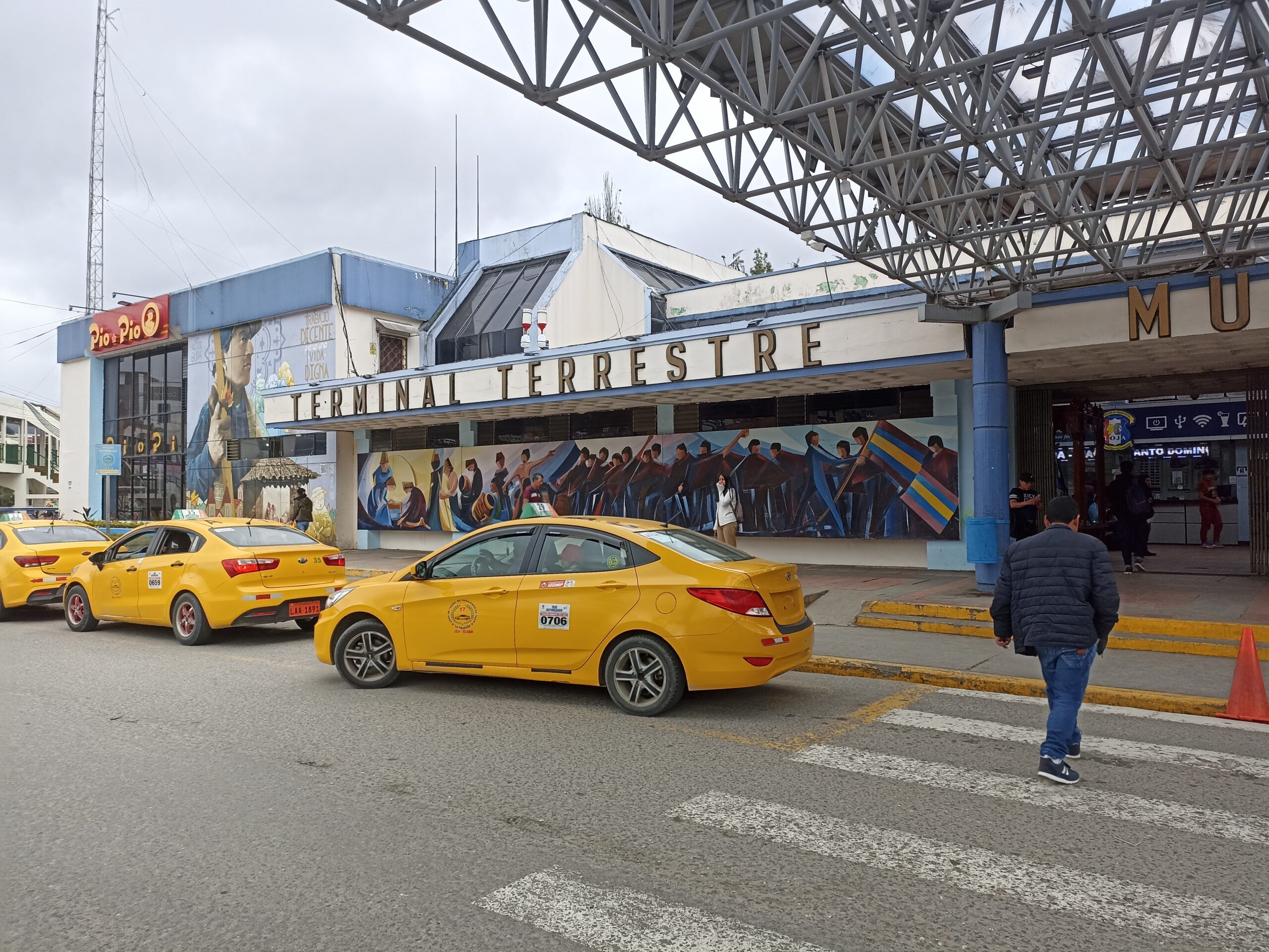 Segundo día de feriado con poco movimiento en la Terminal Terrestre de ...